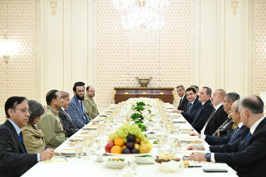 President Ilham Aliyev and Pakistan's Prime Minister hold joint lunch ...