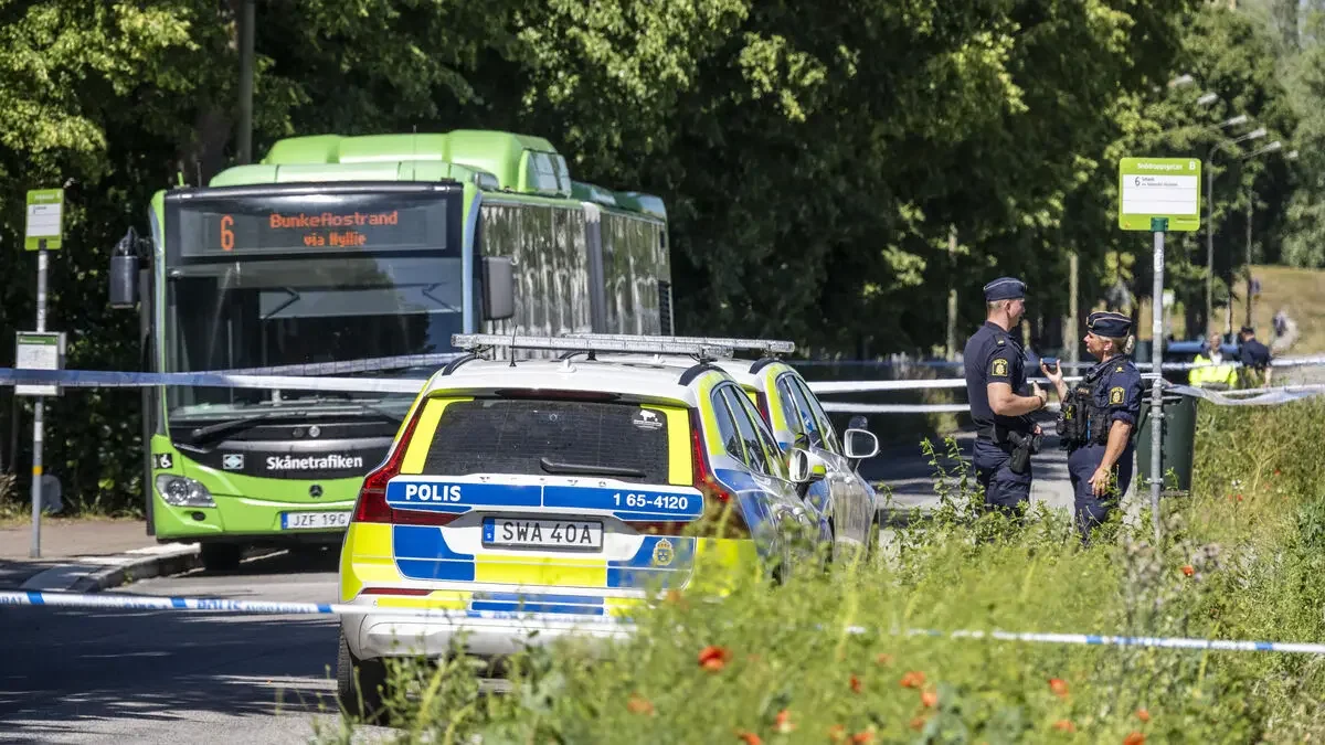 2 teenagers injured during bus attack in Sweden, 2 detained | Report.az