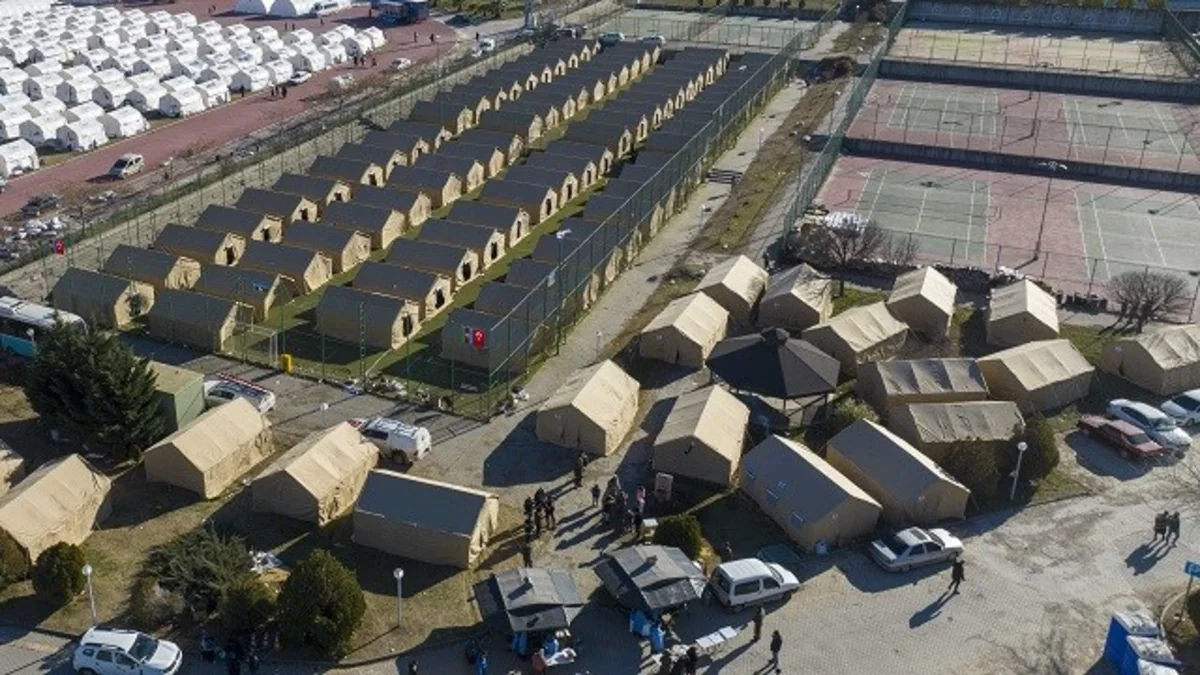 Azerbaijani rescuers set up tent camp for earthquake victims in ...