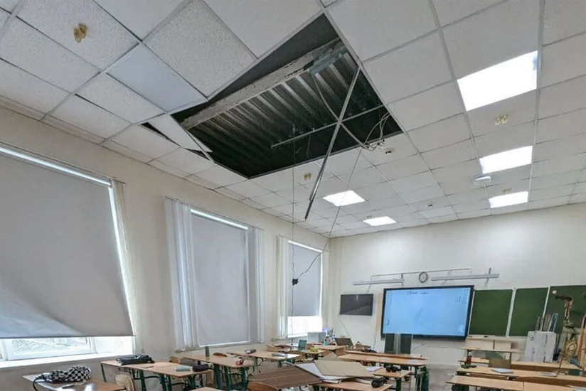 Ceiling collapses on children during classes at Moscow school ...