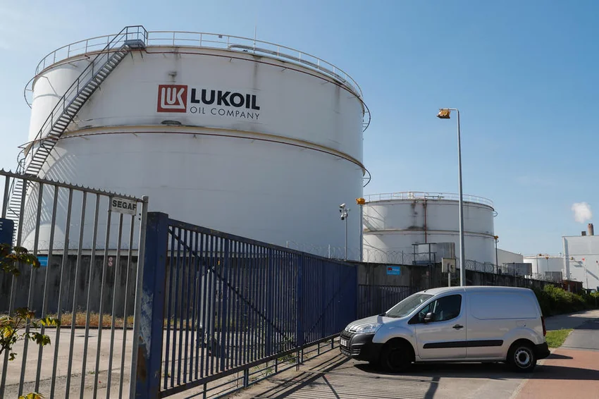 Italian authorities to nationalize Lukoil refinery in Sicily | Report.az