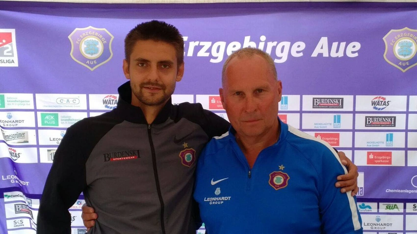 Azerbaijani footballer signs contract with German club until 2021 ...