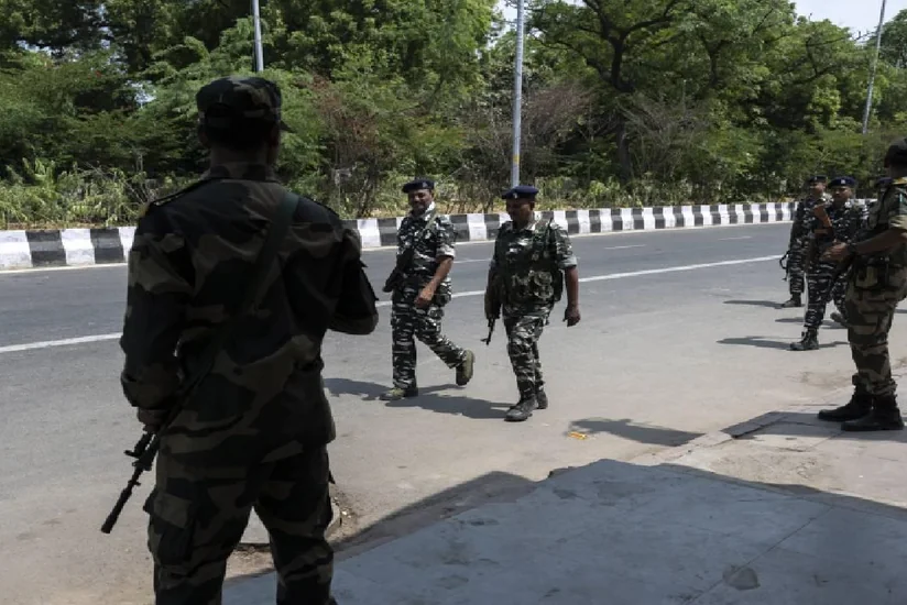 Pakistan, India trade fire across Kashmir border | Report.az