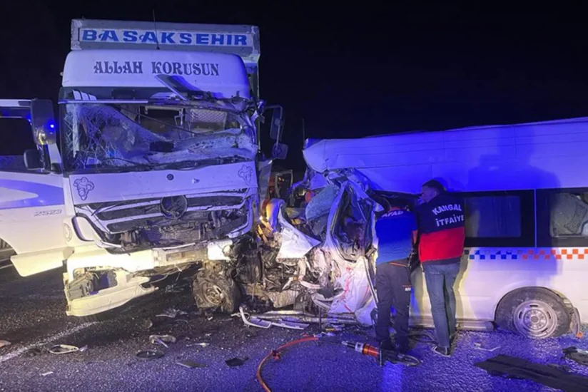 8 killed, 10 injured in deadly road accident in Turkiye | Report.az